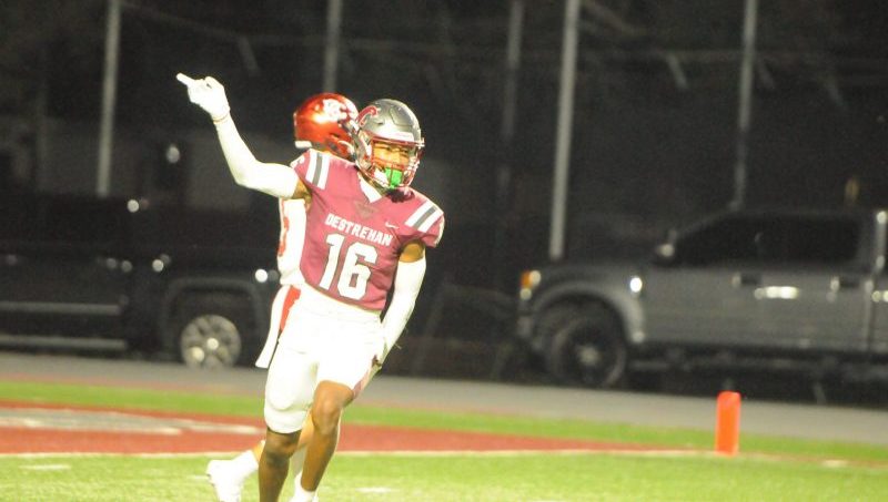 Destrehan rolls in second half to advance to quarterfinals