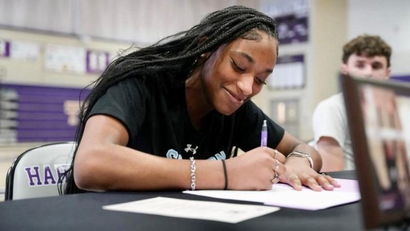 Hahnville volleyball star played above the net